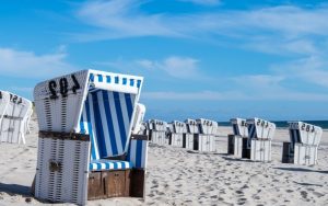 Urlaubsfeeling im Garten mit Strandkorb Sylt - Deko & Feiern - ZENIDEEN