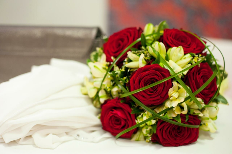 Brautstrau Mit Roten Rosen