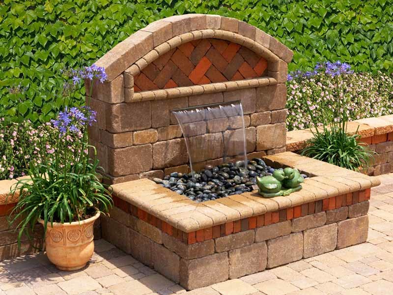Stein Gartenbrunnen: 17 Ideen für echten Gartenhingucker - Deko ...
