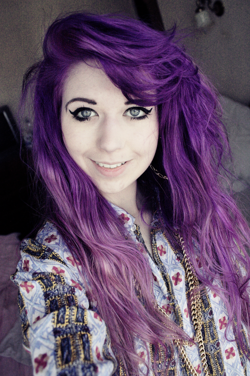 Lila Haare - Haare in Knallfarben sind in - Frisurentrends, Mode - ZENIDEEN
