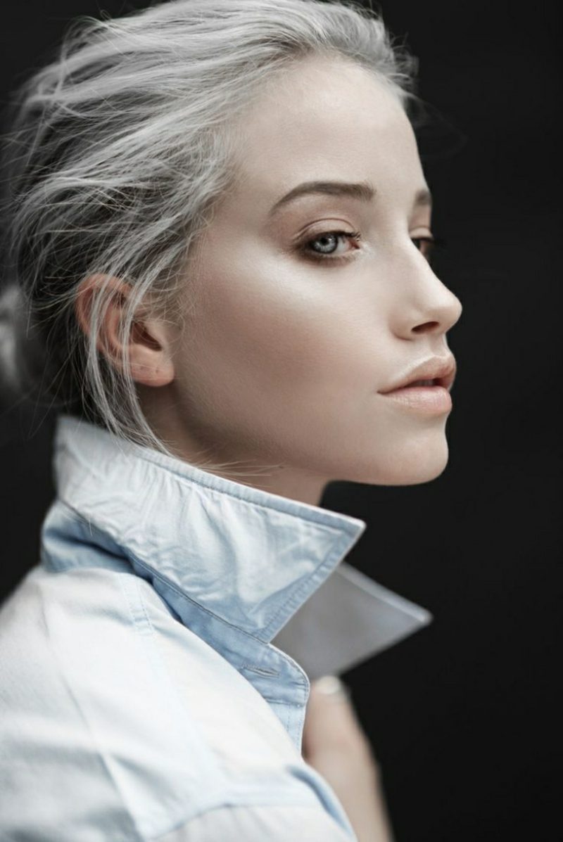 Der neue Trend im Haarstyling – graue Haare färben