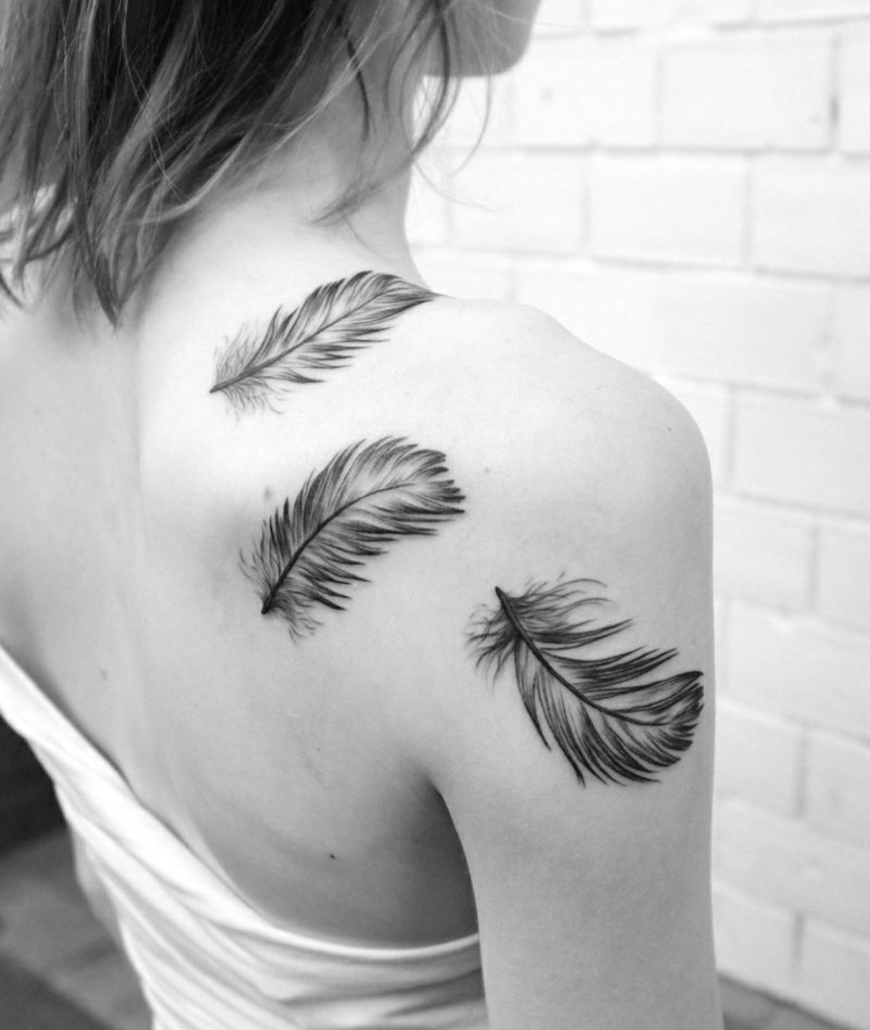 40 eindrucksvolle Feder Tattoos Ideen für Männer und Frauen