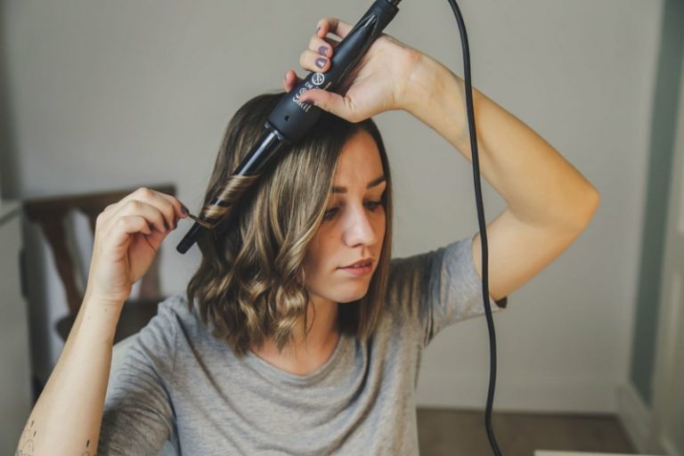 Kurze Haare locken: 3 Anleitungen mit garantiertem Ergebnis