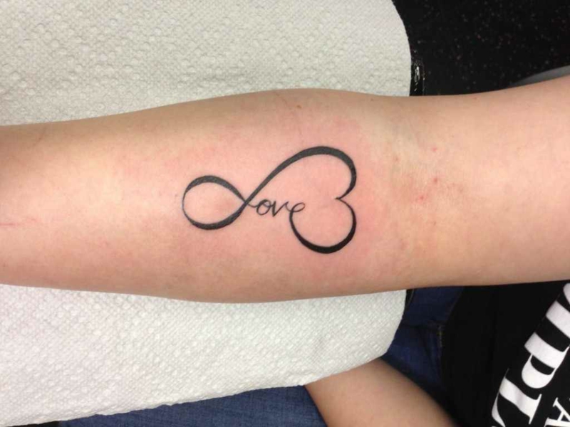 Tattoo Unendlichkeitszeichen Mit Buchstaben