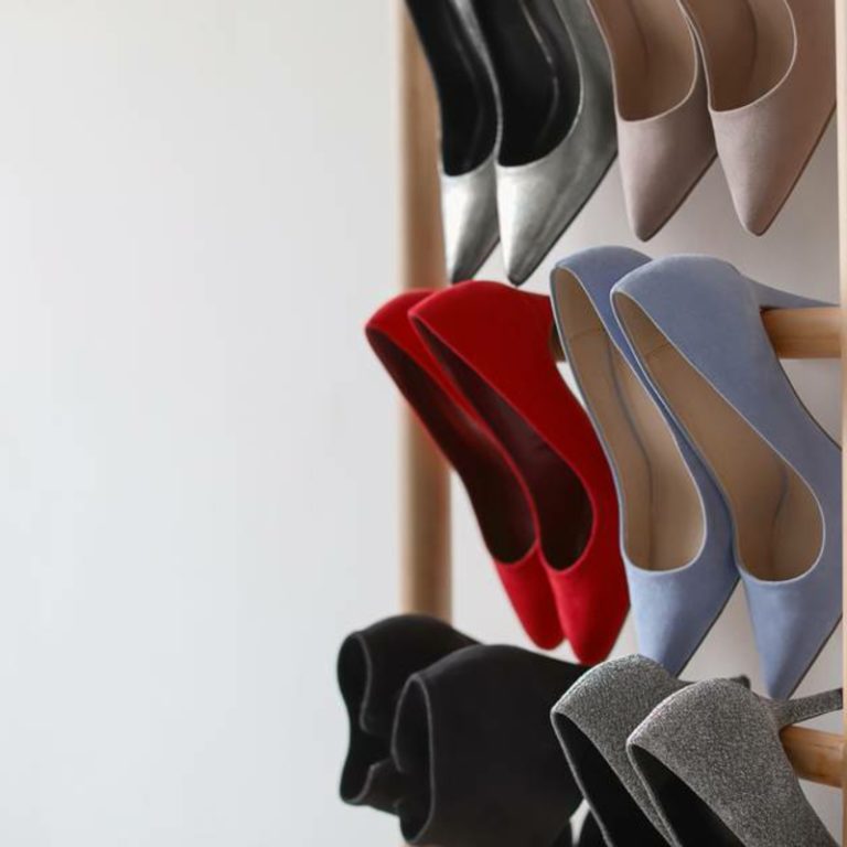 Schuhschrank auf Rollen selber bauen: einfache Anleitung