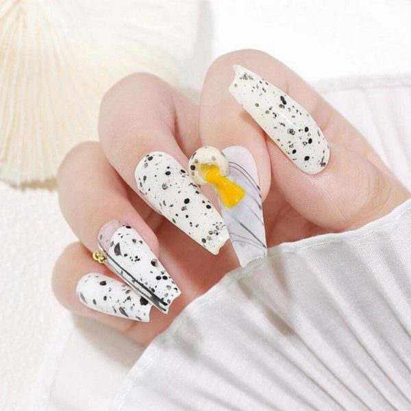 Eggshell Nails: 30 stilvolle Designideen für hübsche Maniküren