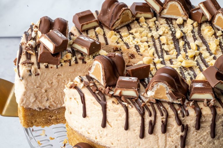 Kinder Bueno Torte Rezept - So geht`s mit oder ohne Backen! - Rezepte ...